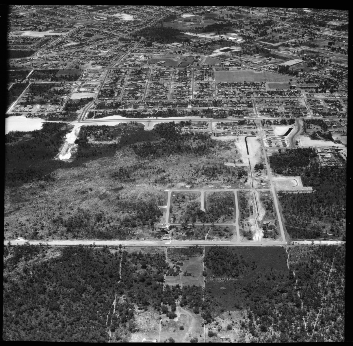 Aerial photograph of Morley 17 Dec. 1965 - JPG 572.1 KB