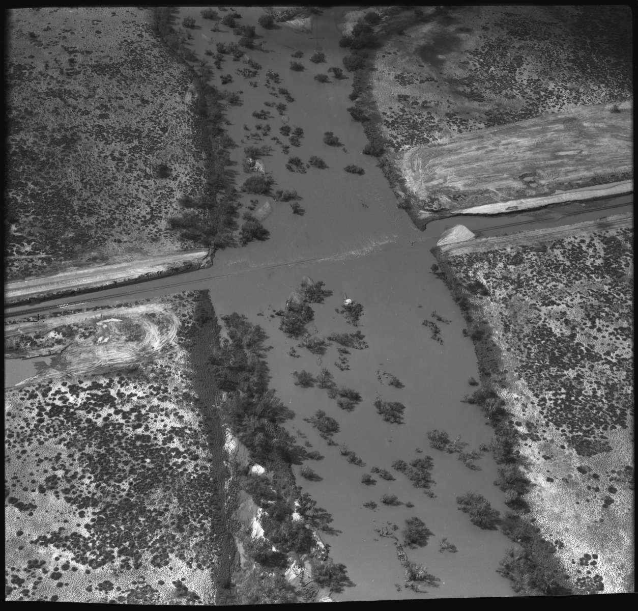 Aerial photographs of the damage caused by Cyclone Shirley to the ...