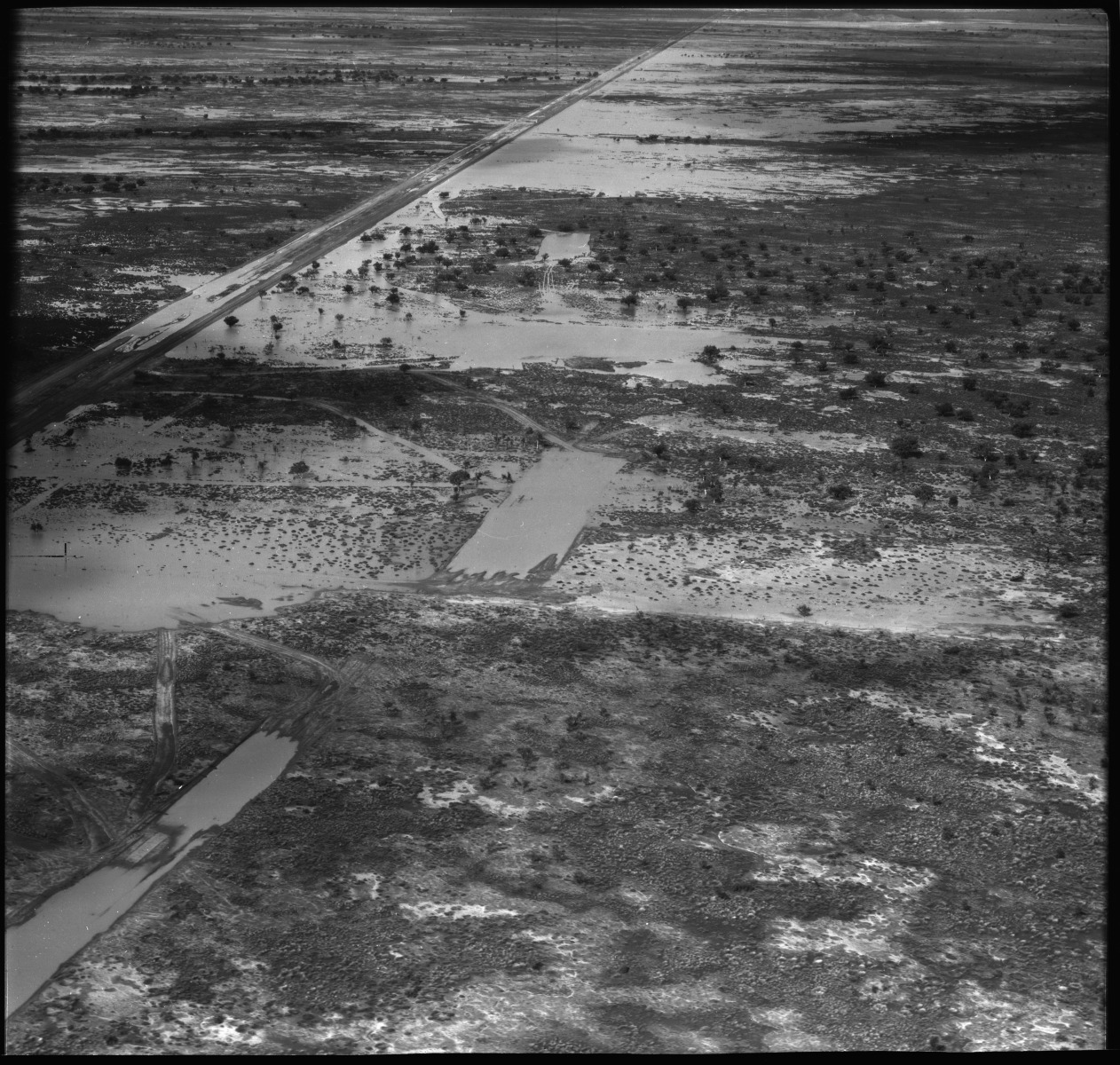 Aerial photographs of the damage caused by Cyclone Shirley to the ...