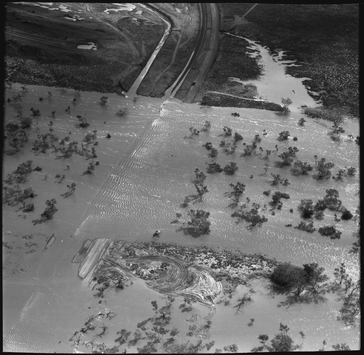 Aerial photographs of the damage caused by Cyclone Shirley to the ...