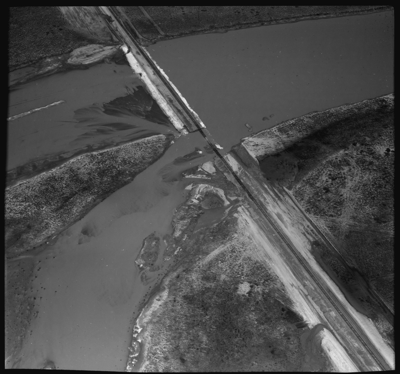 Aerial photographs of the damage caused by Cyclone Shirley to the ...