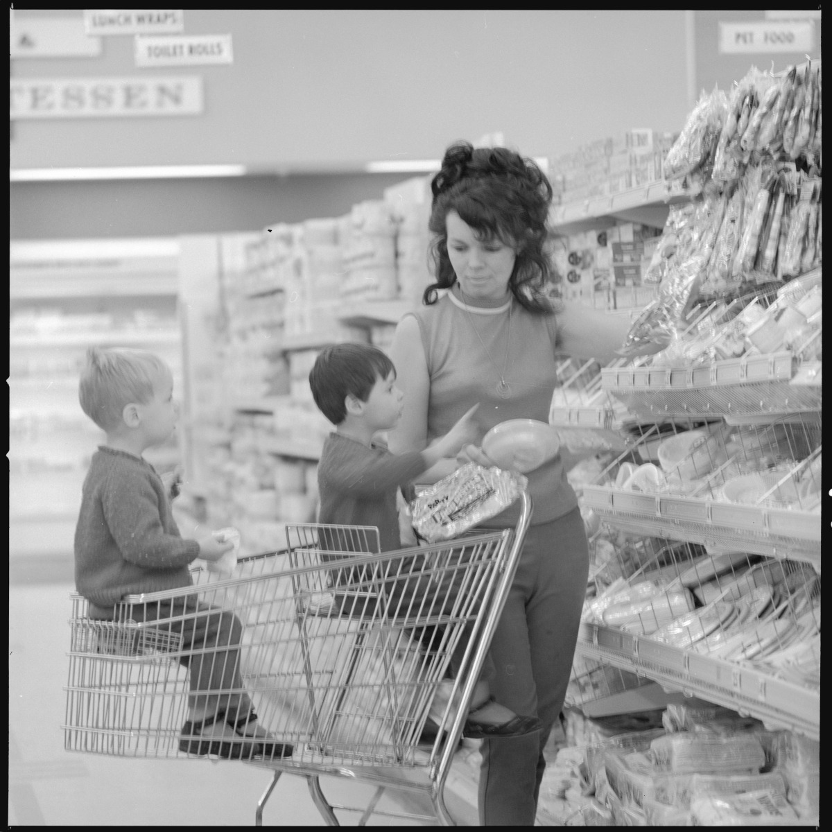 Thornlie Square shopping centre - JPG 273.2 KB