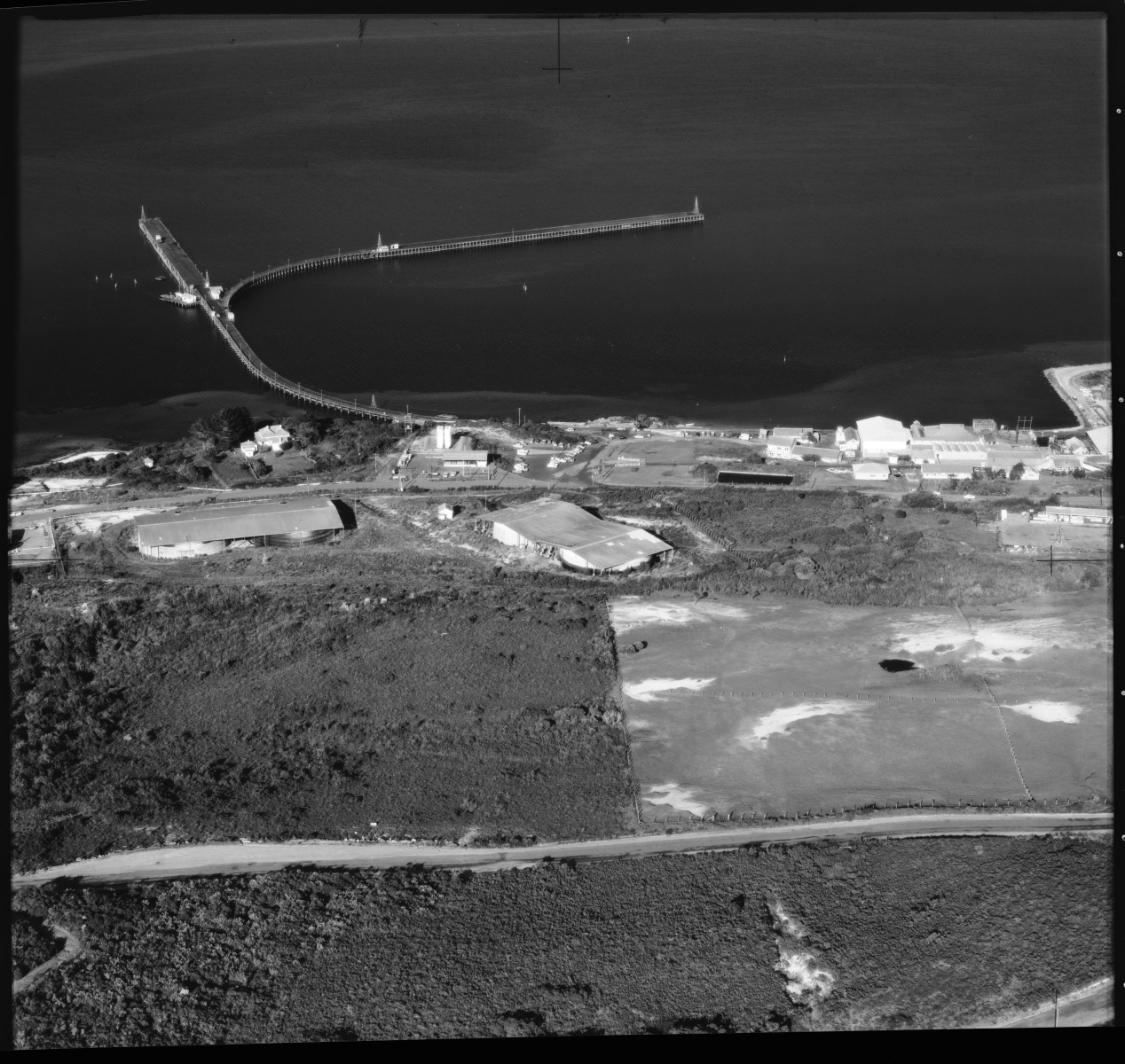 Aerial photographs of the Shell depot Albany 18 July 1967 - JPG 420.3 KB