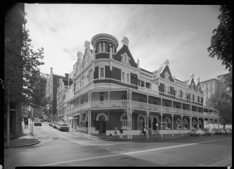 Esplanade Hotel, Perth - JPG 103.8 KB