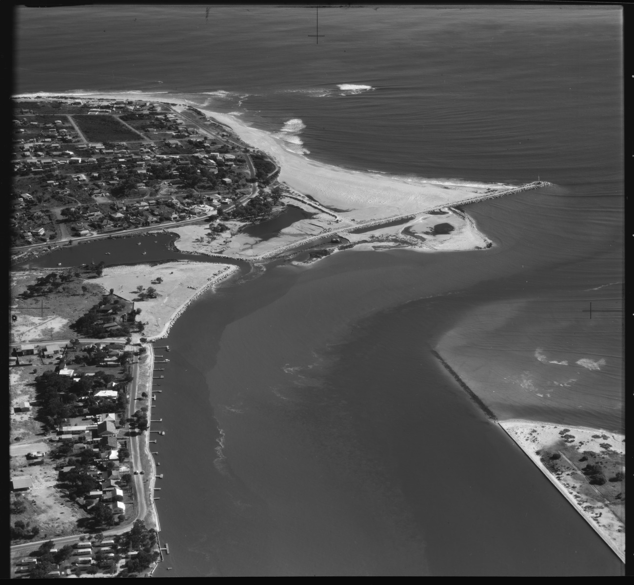 Aerial photographs of Halls Head and the mouth of the Peel Inlet 6 ...