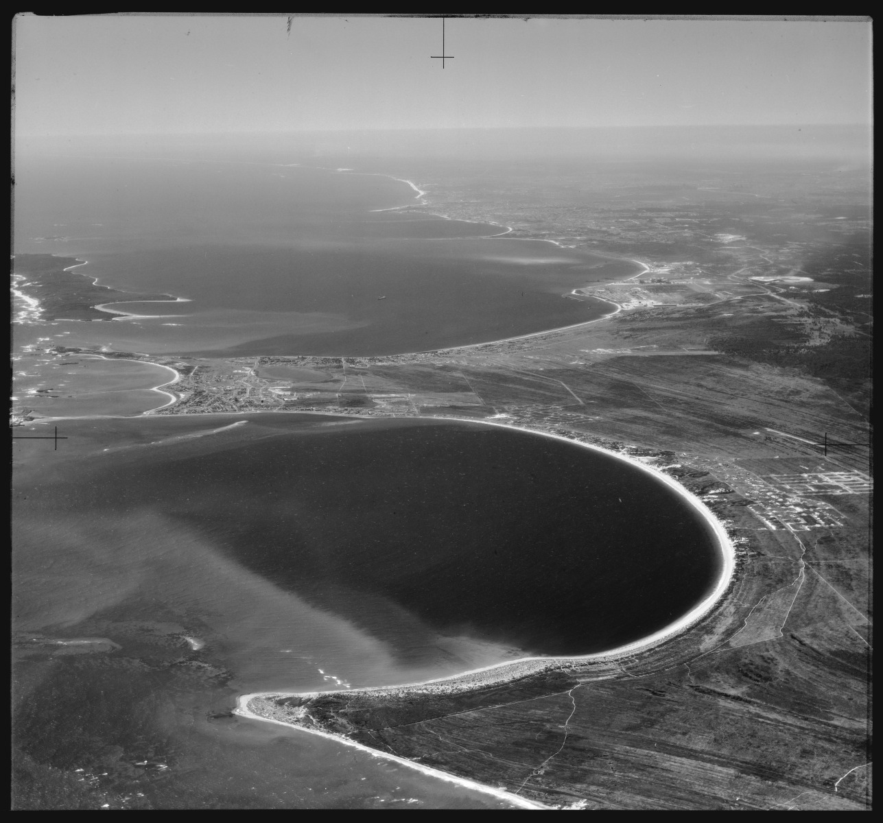 Aerial photographs of Cockburn Sound 17 Oct. 1967 - JPG 319.3 KB