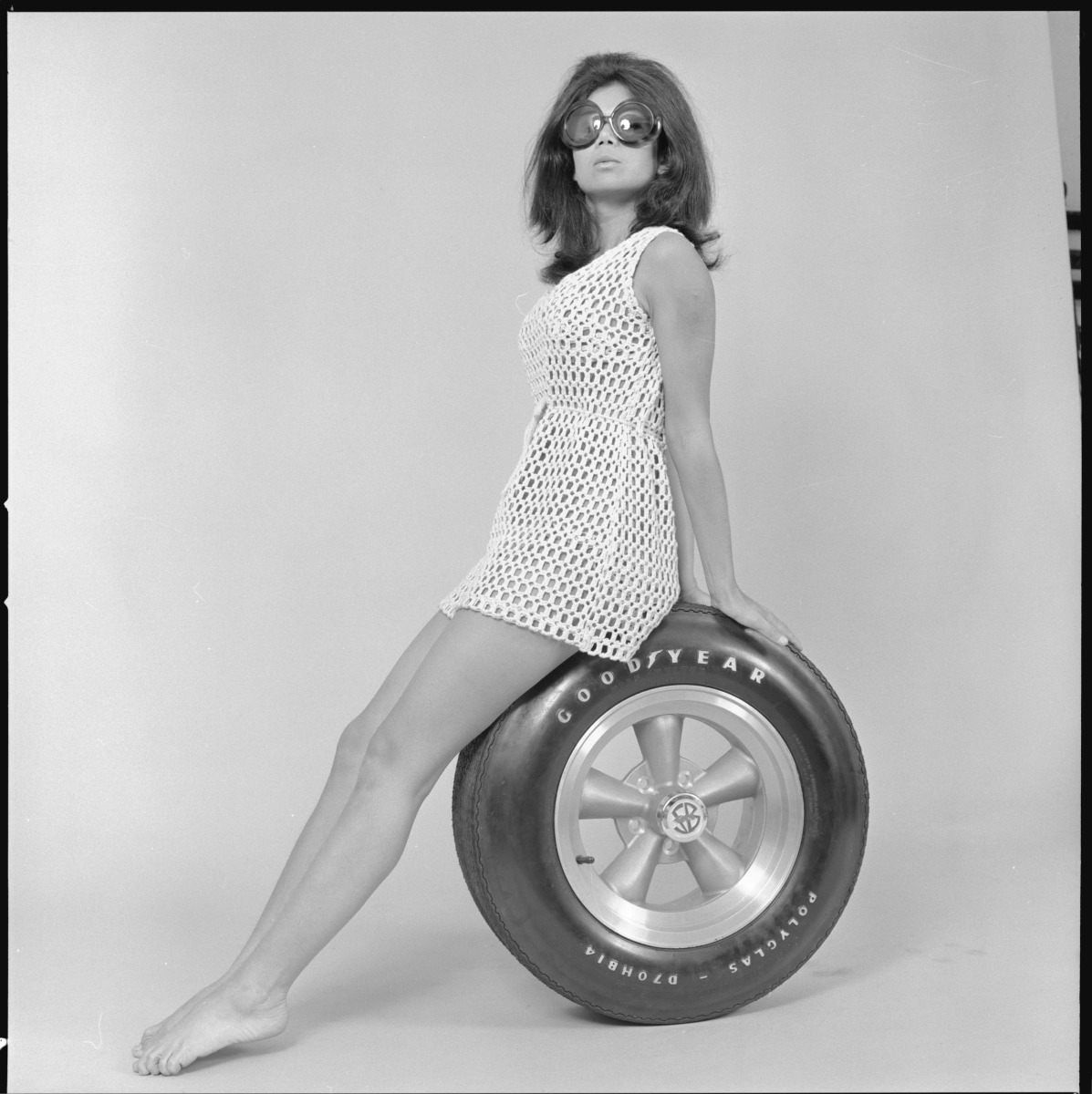 Model promoting Goodyear car tyres - JPG 240.1 KB