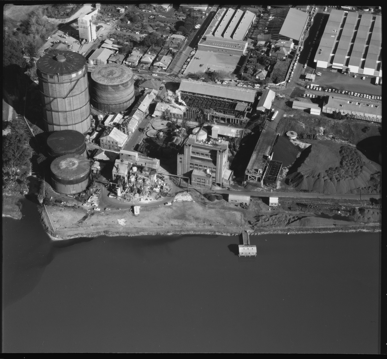 Aerial photograph of the East Perth Gasworks 12 July 1968 - JPG 369.7 KB