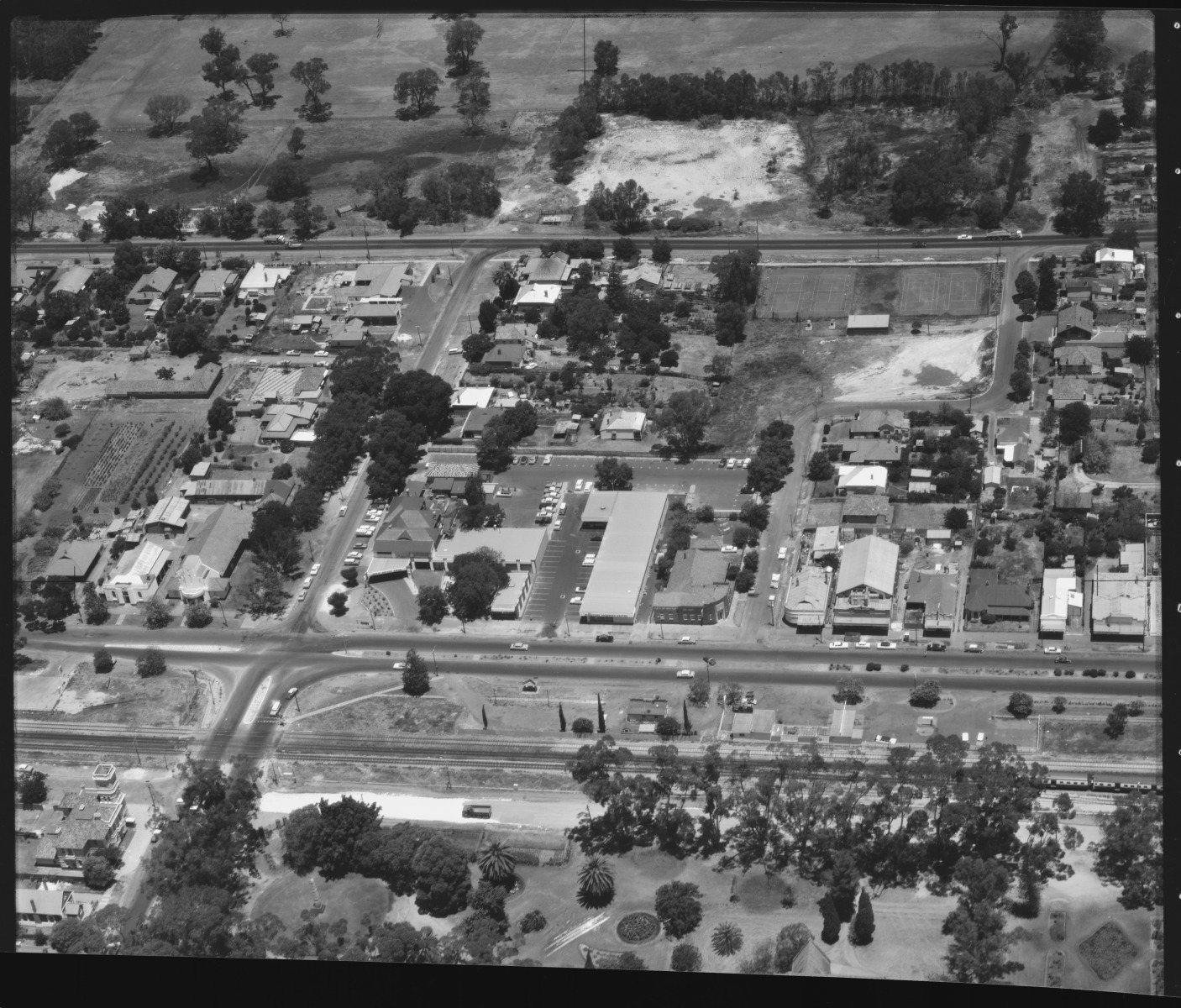 Aerial photograph of the Stirling Arms Hotel Guildford 1 Dec. 1969 ...