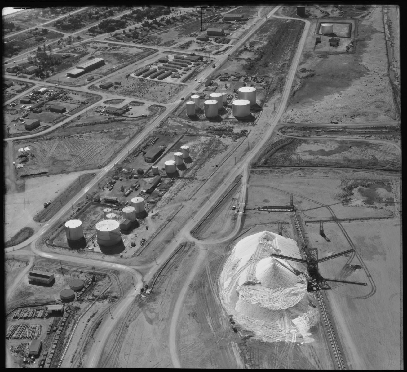 Aerial photographs of the BP depot and Leslie Salt Company boom stacker ...