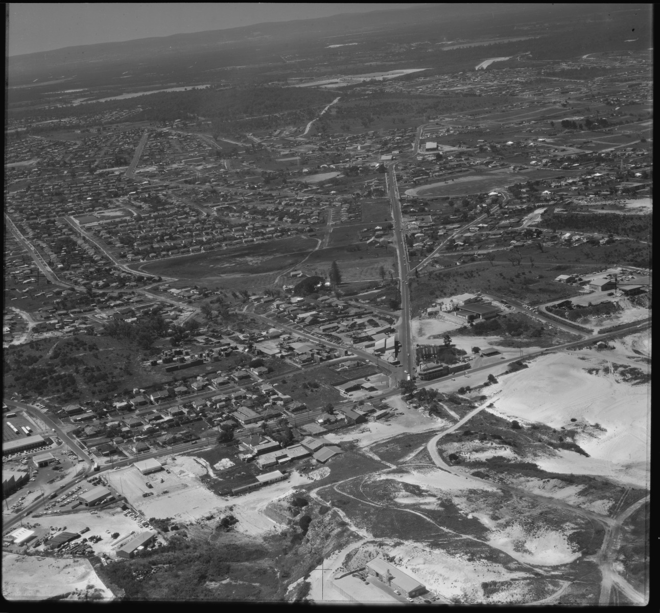 Aerial photographs of Hamilton Hill looking south east 8 Oct. 1970 ...