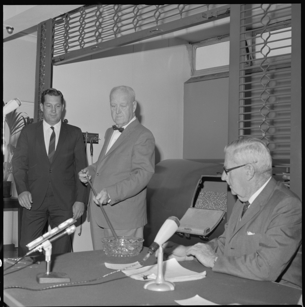 Jack Braithwaite drawing winner of lottery - JPG 241.8 KB