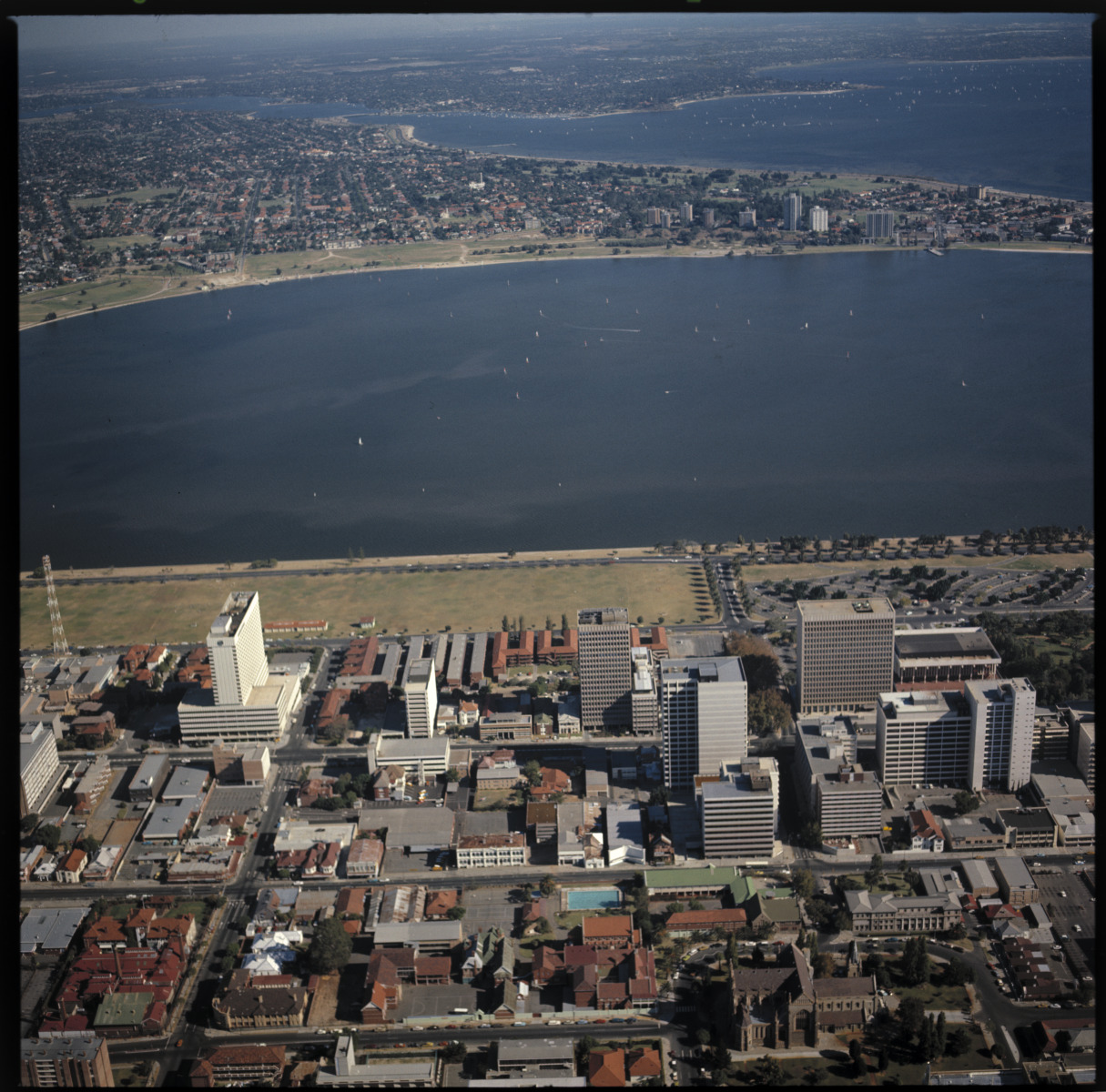 Aerial photograph of Perth looking towards South Perth, 1980 - JPG 463.6 KB