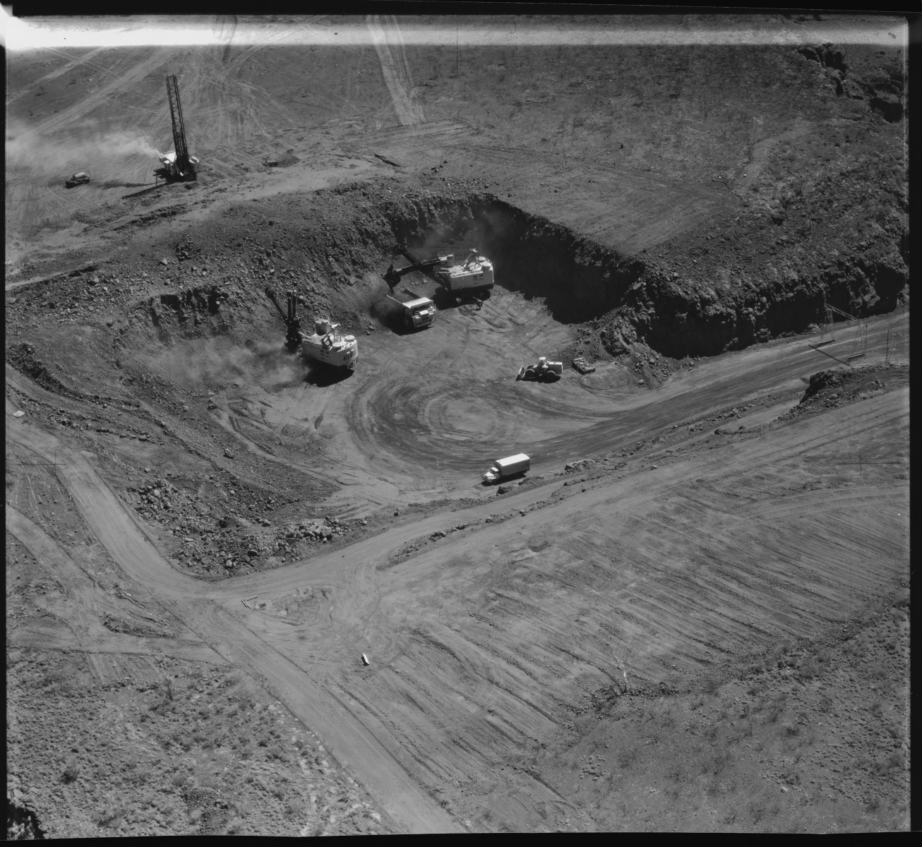 Aerial photographs of Pannawonica iron mine 7 Sept. 1972 - JPG 506.1 KB