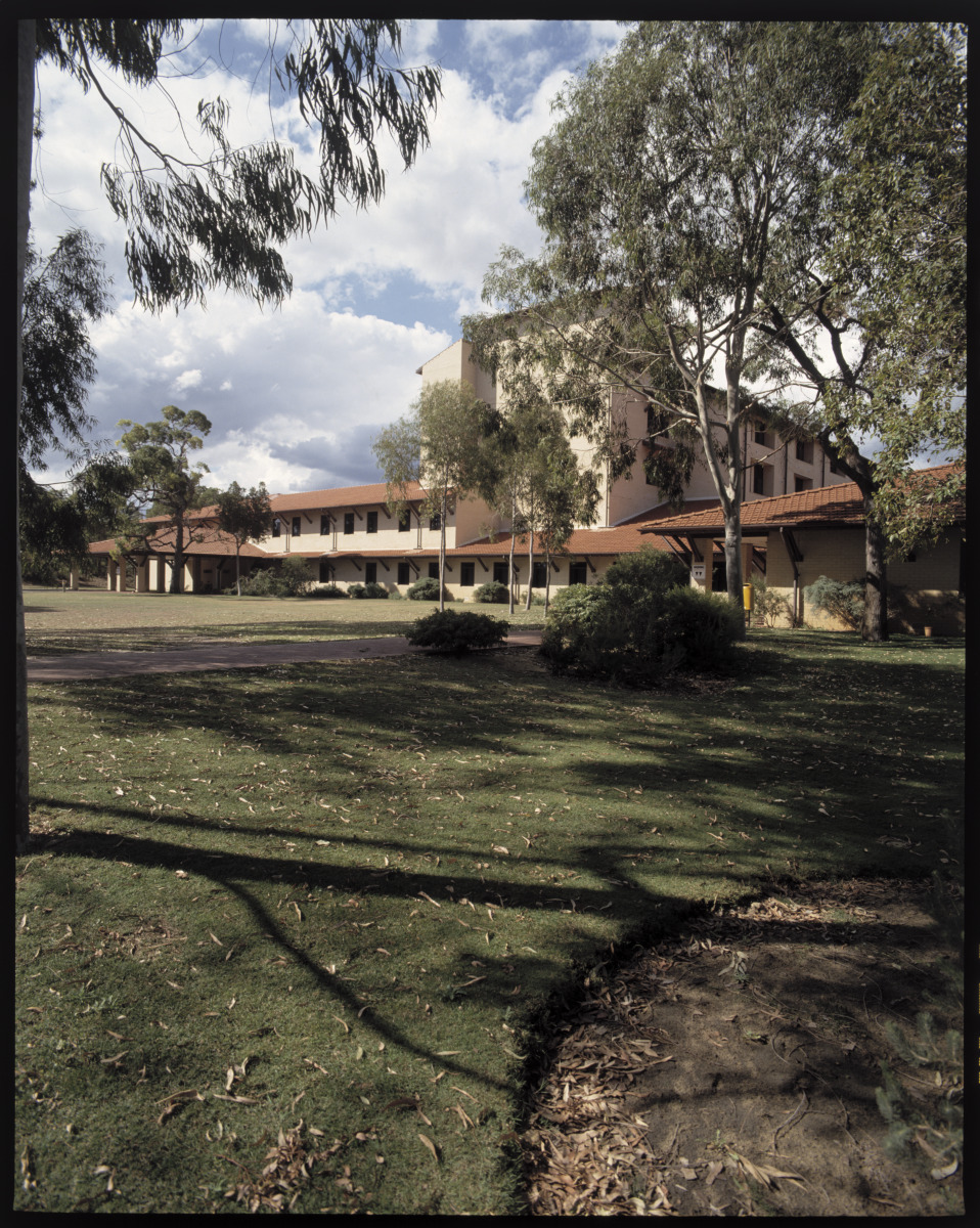 Wanneroo Hospital in Shenton Avenue - JPG 541.1 KB