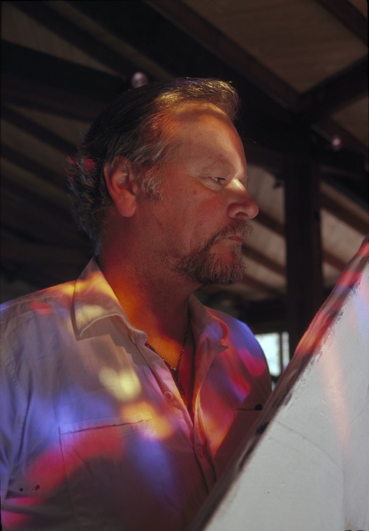 Artist and sculptor Robert Juniper in his studio - JPG 62.6 KB