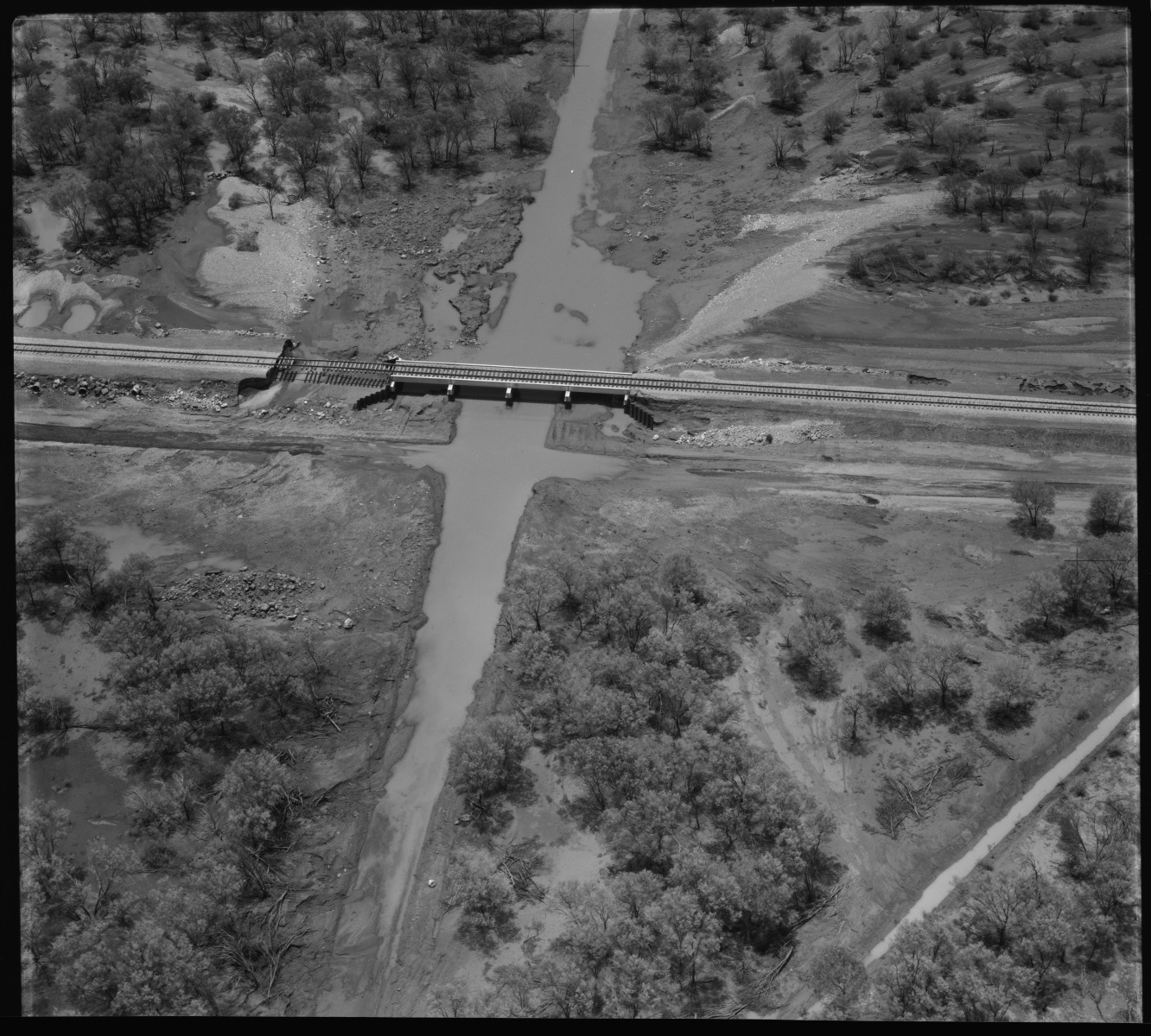 Aerial photographs of a train wreck on the Robe River Railway 10 Feb ...