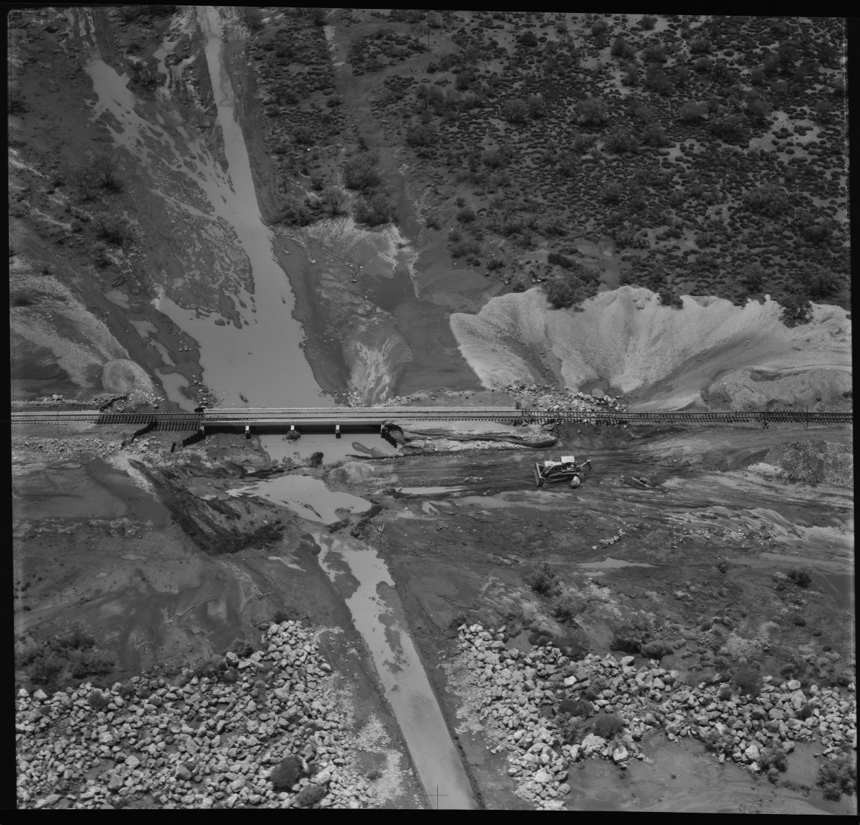 Aerial photographs of a train wreck on the Robe River Railway 10 Feb ...