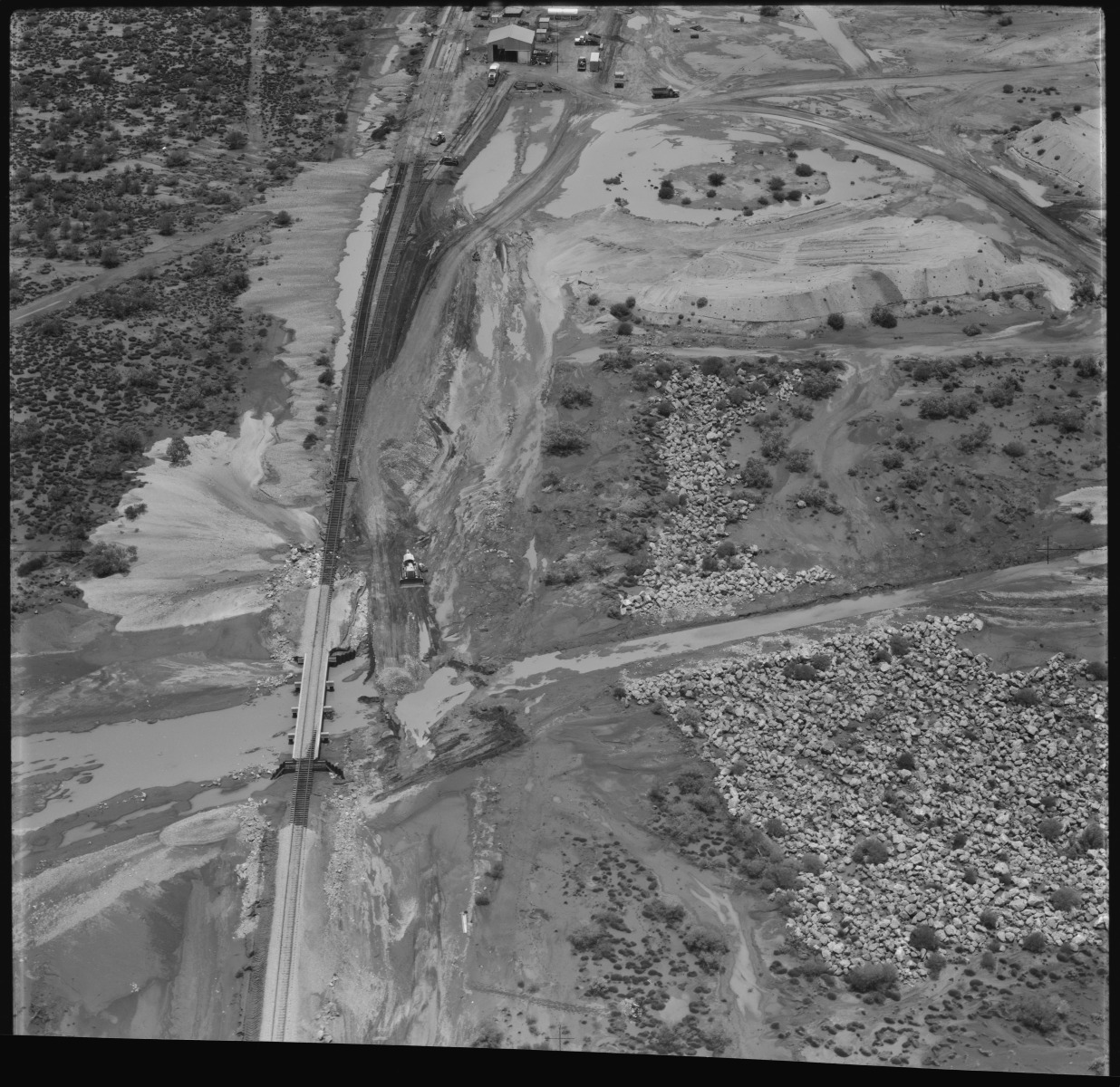 Aerial photographs of a train wreck on the Robe River Railway 10 Feb ...