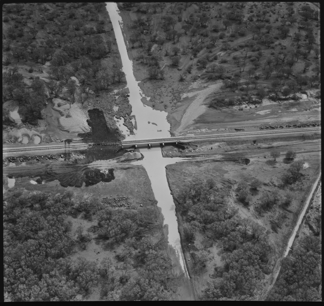 Aerial photographs of a train wreck on the Robe River Railway 10 Feb ...