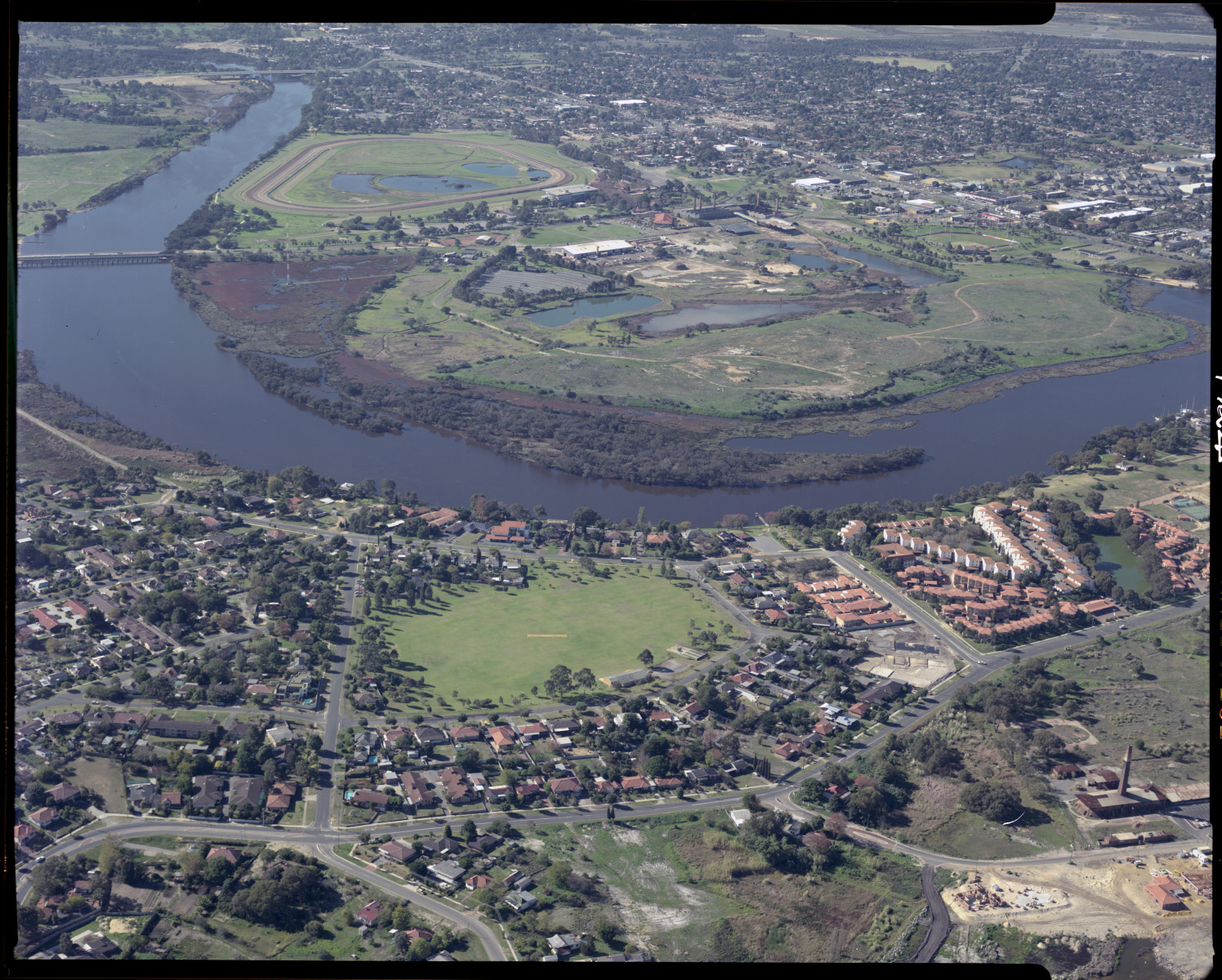 Aerial photographs of Peninsula Road Maylands 21 June 1989 - JPG 790.5 KB