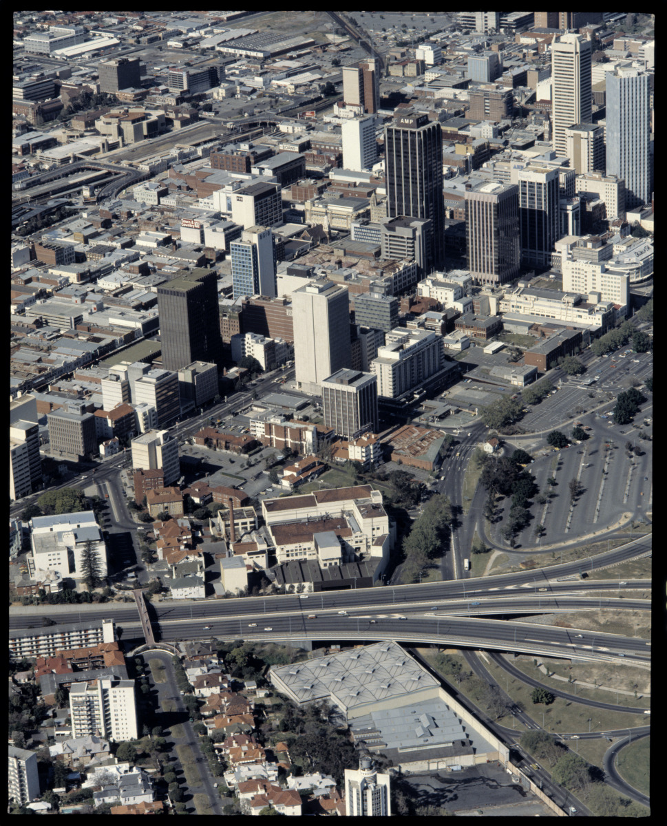 Aerial photograph of Perth and freeway looking northeast, 1979 - JPG ...