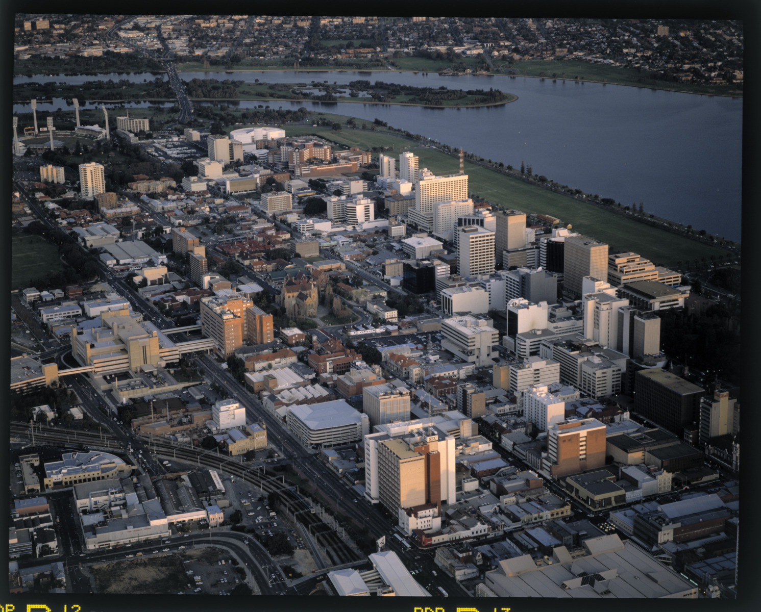 Aerial photograph of Perth looking east past Barrack Street, 1993 - JPG ...
