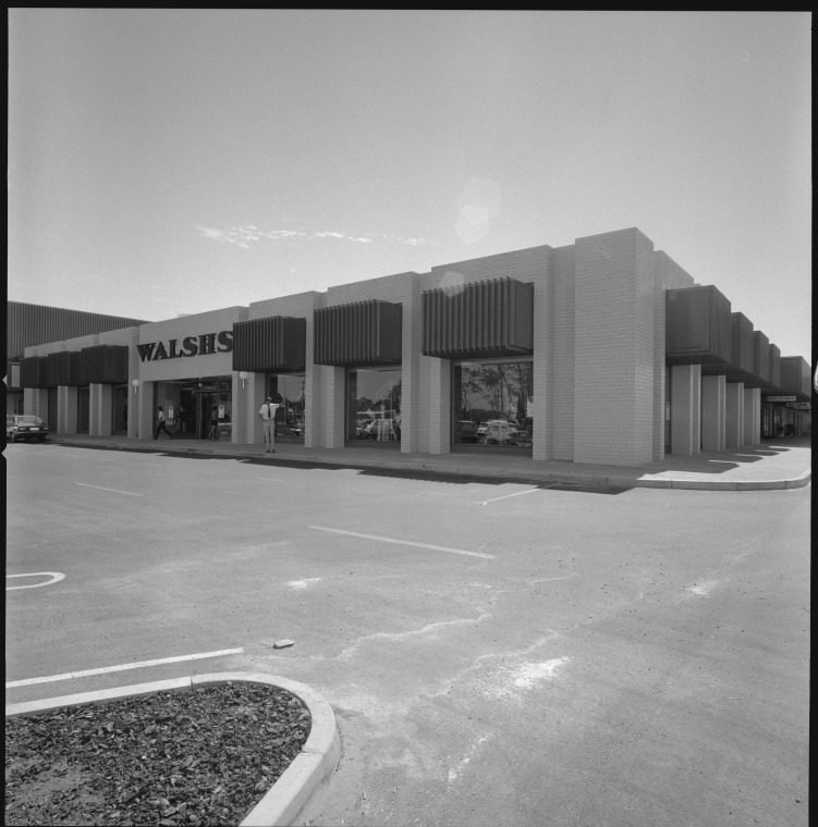 Walshs Carousel Shopping Centre store - JPG 119.3 KB