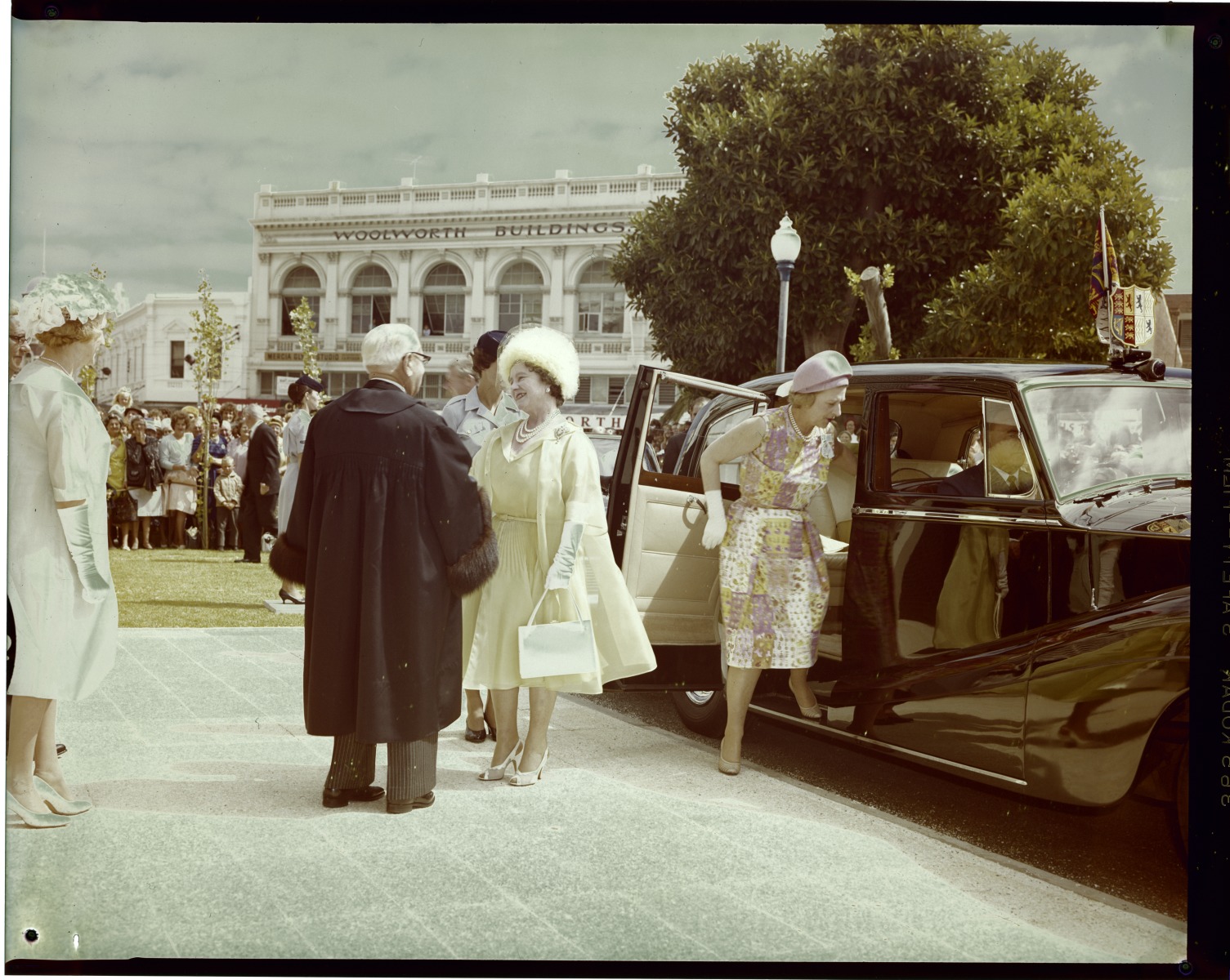 Her Majesty Queen Elizabeth The Queen Mother's visit to Perth - JPG 438 ...