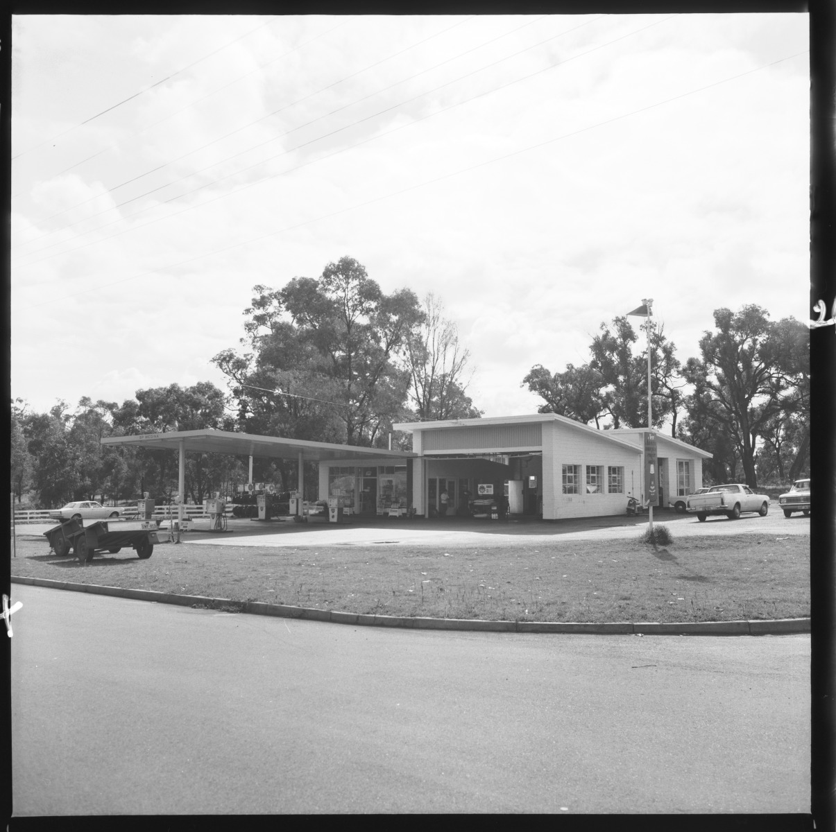 BP Medina Service Station - JPG 271.4 KB