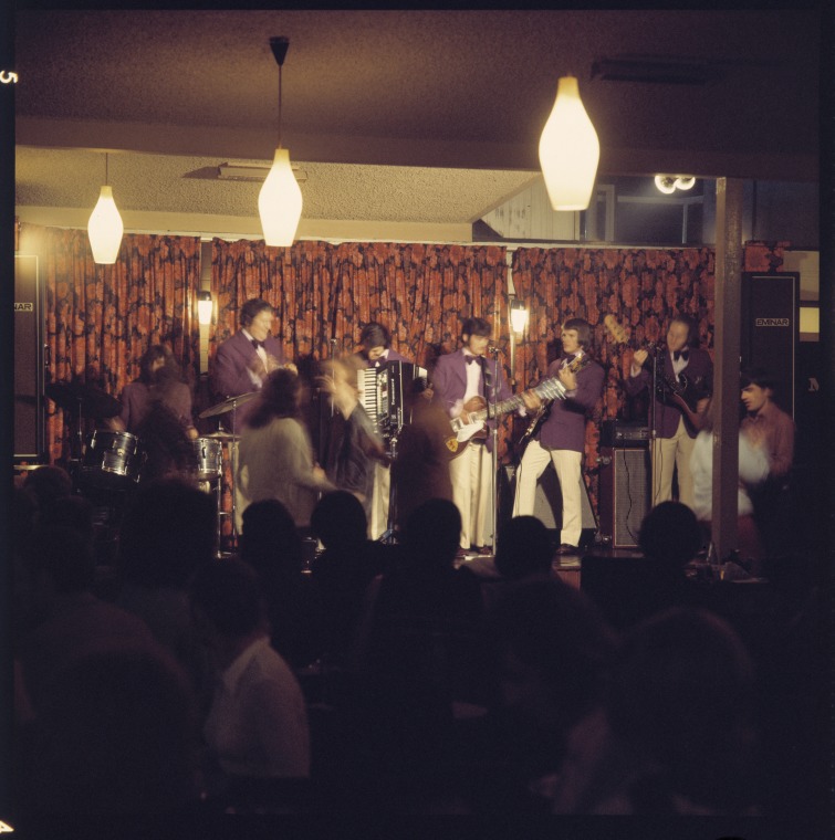 Perth band, The Prankstars on stage - JPG 120.2 KB