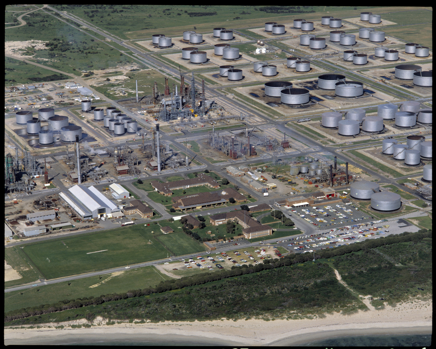 Aerial photographs of BP Oil Refinery, Kwinana - JPG 749.5 KB