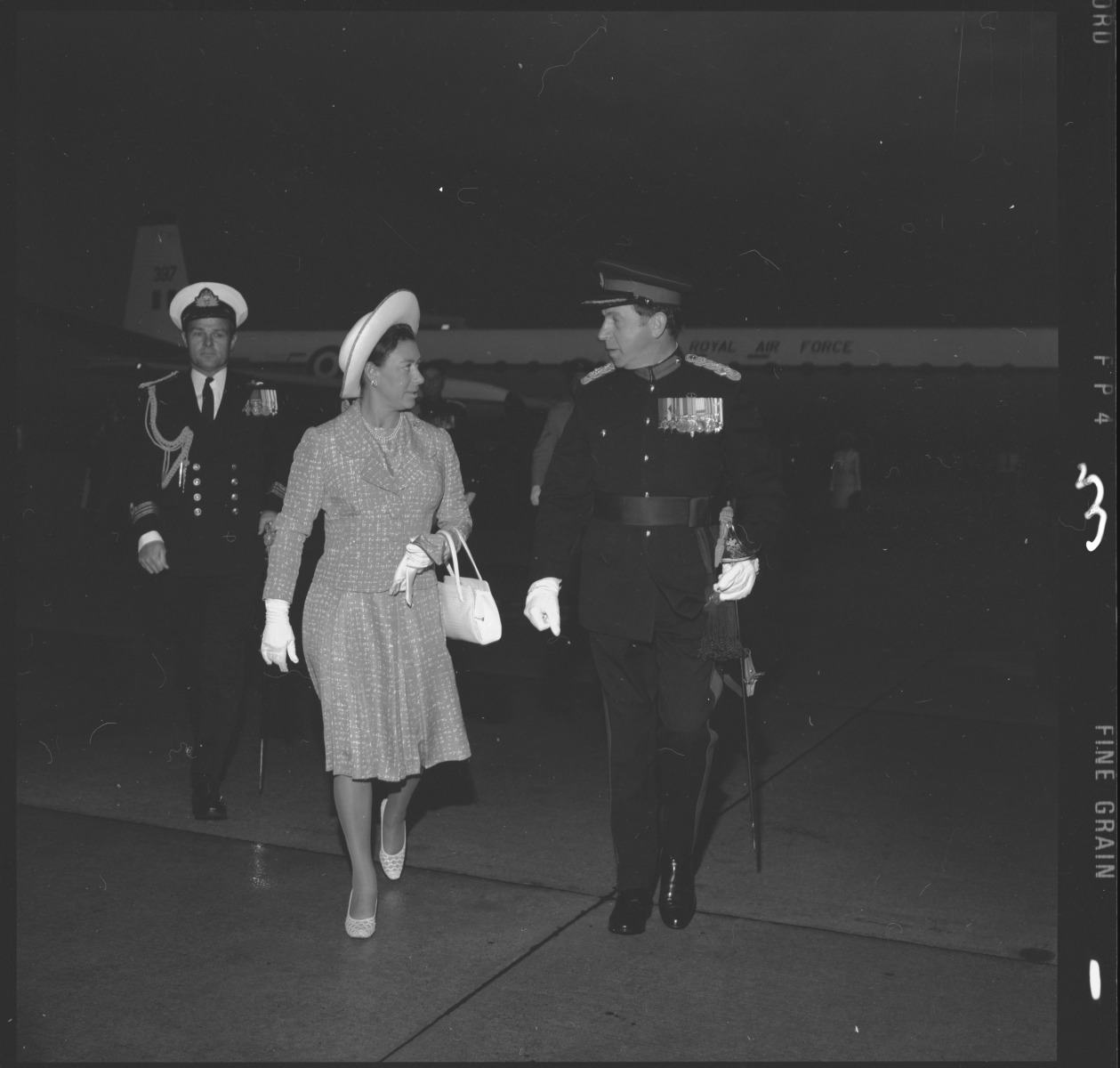 Princess Margaret's arrival at Perth Airport 7 October 1972 - JPG 178.6 KB