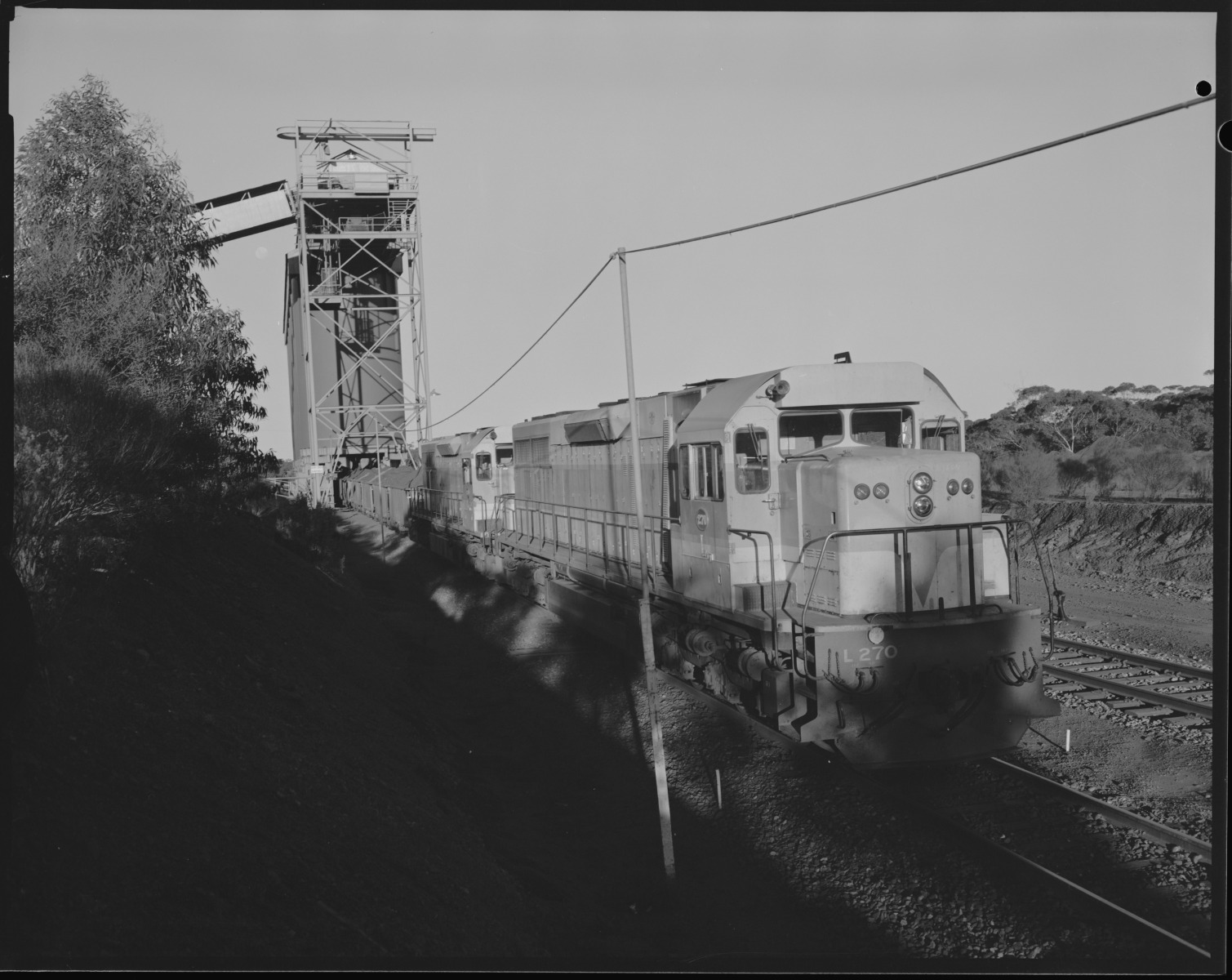WAGR ore train loading at Koolyanobbing 16 May 1973 - JPG 300.3 KB