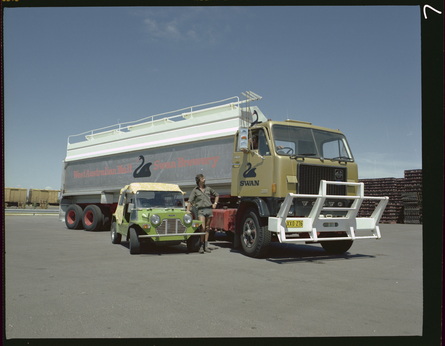 Swan Brewery malt tanker & mini moke car - JPG 389.1 KB