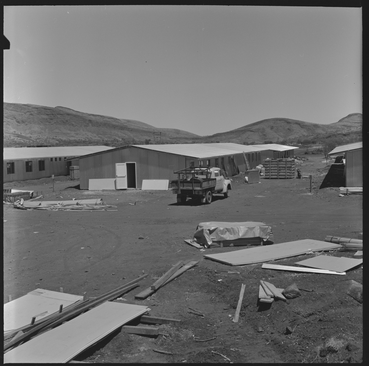 Tom Price under construction 15 Oct. 1966 - JPG 281.2 KB