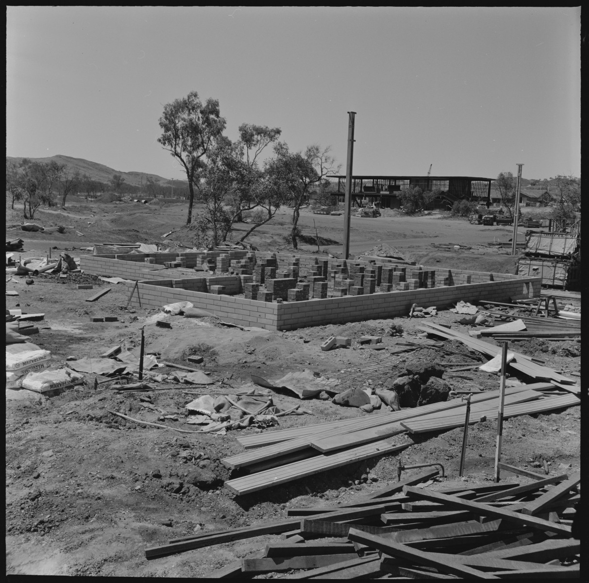 Tom Price under construction 15 Oct. 1966 - JPG 409.5 KB