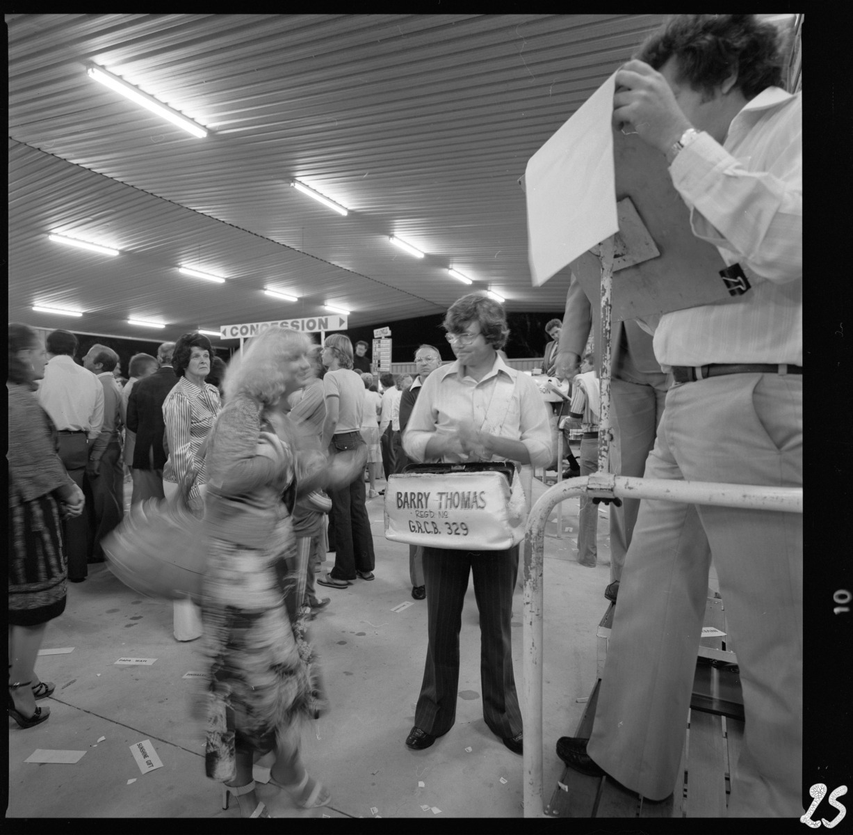 A night at the dogs - JPG 279.9 KB