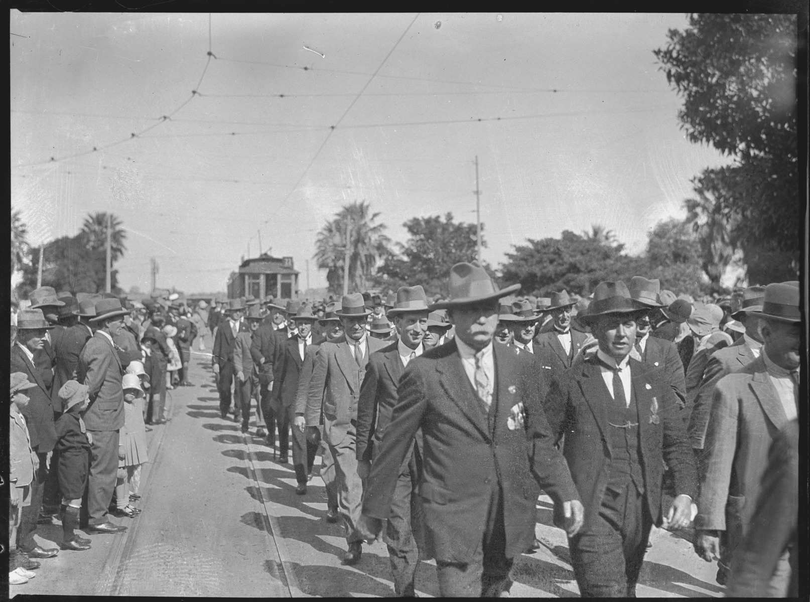 Ex-servicemen marching in the 1930 ANZAC Day Parade, Perth - JPG 463.9 KB