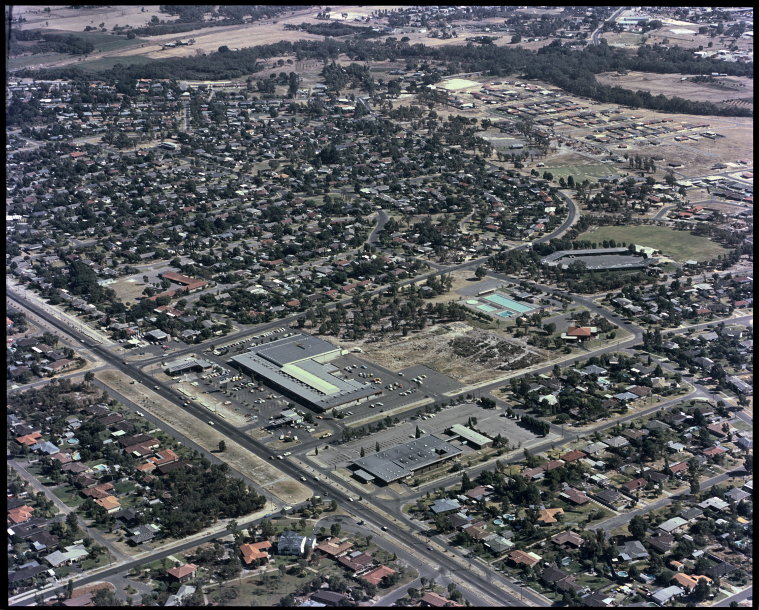 Aerial photographs of Thornlie 4 Feb. 1977 - JPG 818.6 KB