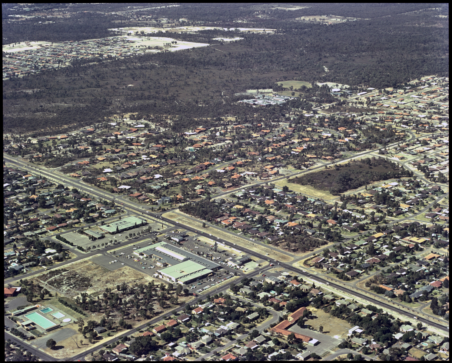 Aerial photographs of Thornlie 4 Feb. 1977 - JPG 928.5 KB