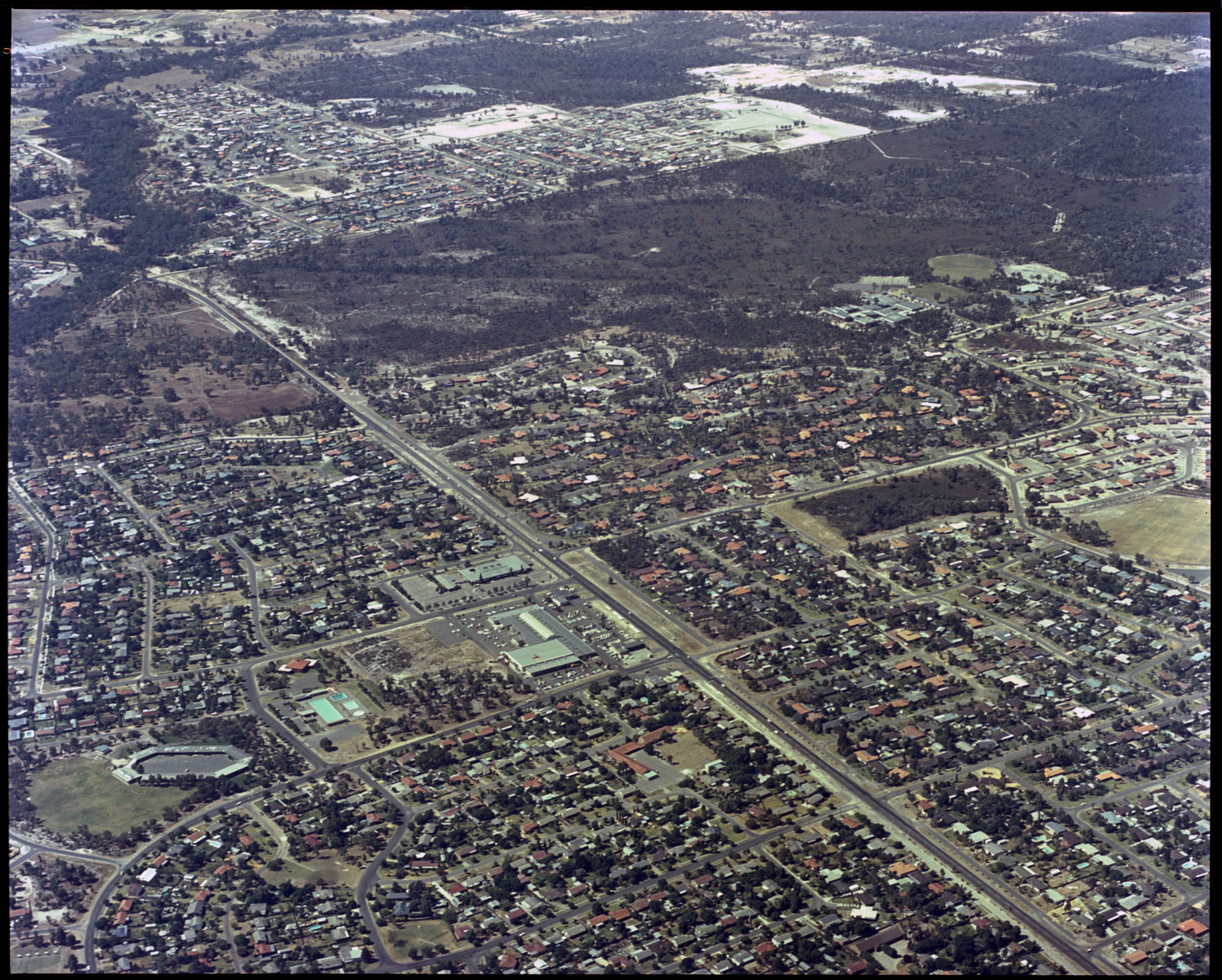 Aerial photographs of Thornlie 4 Feb. 1977 - JPG 924.4 KB