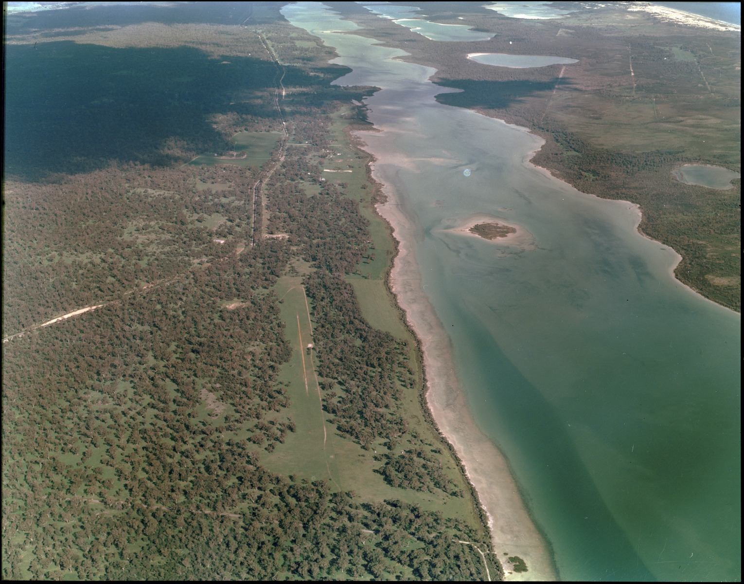 Aerial photographs of Lake Clifton - JPG 656.8 KB