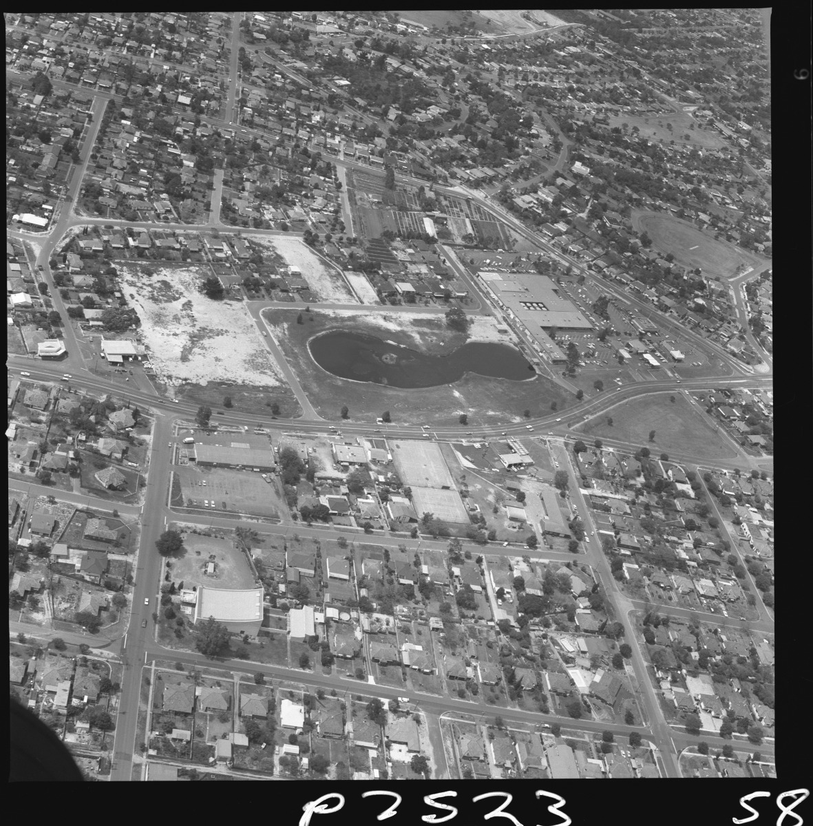 Aerial photographs of Dog Swamp Shopping Centre - JPG 474.2 KB