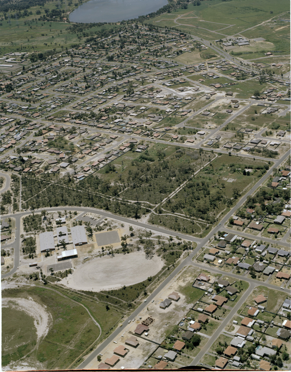 Aerial photographs of Westfield 6 Oct. 1980 - State Library of Western ...