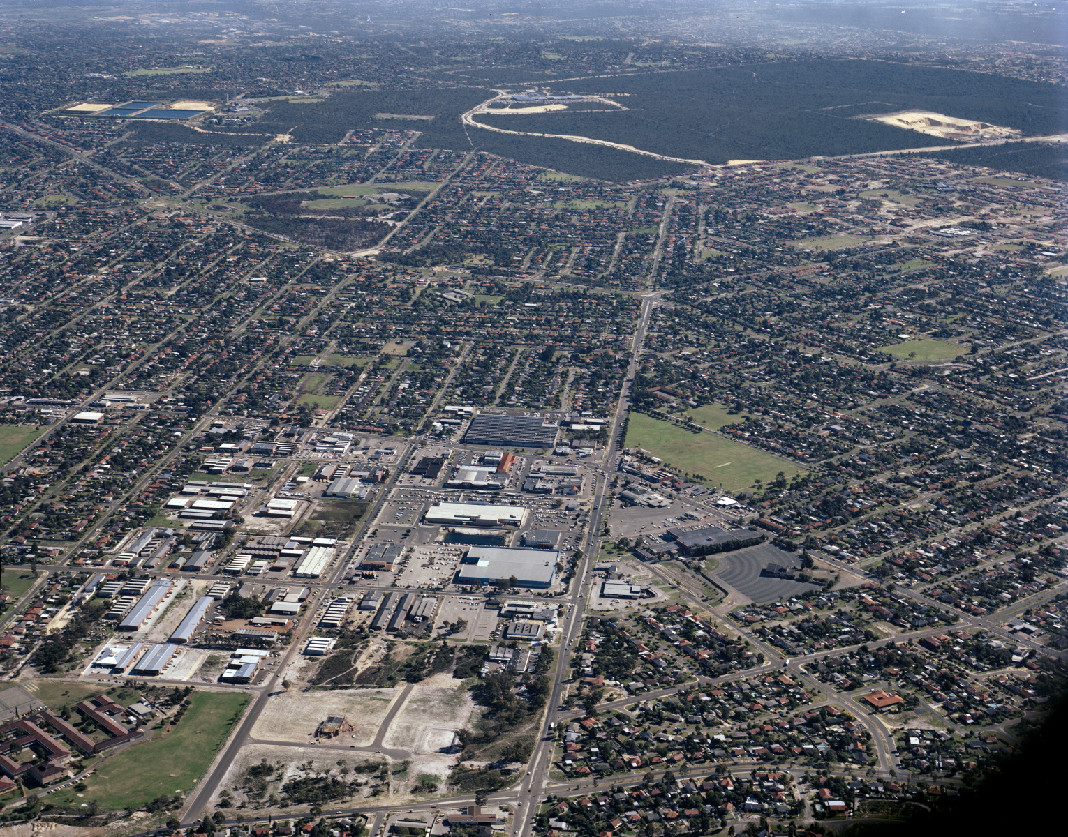 Aerial photographs of Morley 11 June 1980 - JPG 1.1 MB