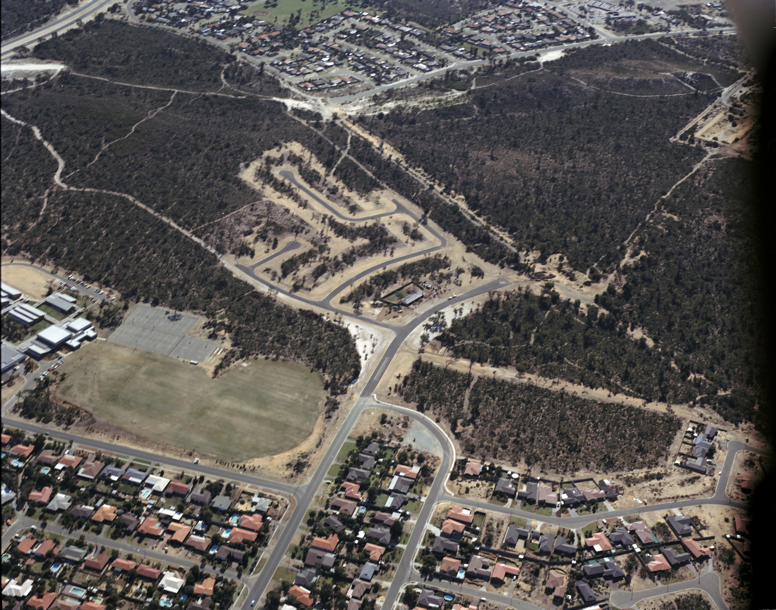 Aerial photographs of the development of streets behind the Duncraig ...