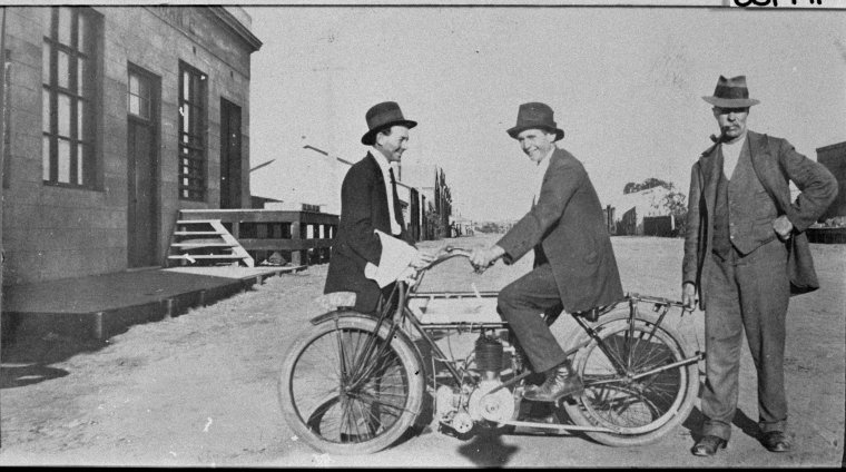 Skipworth collection of photographs - JPG 89.5 KB