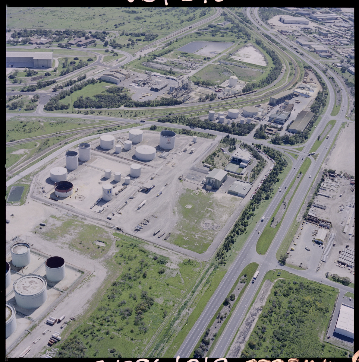 Aerial photographs of the BP terminal Kewdale 19 Sept. 1994 - JPG 592.9 KB