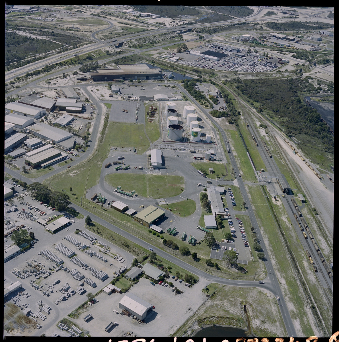Aerial photographs of the BP terminal Kewdale 19 Sept. 1994 - JPG 632.6 KB